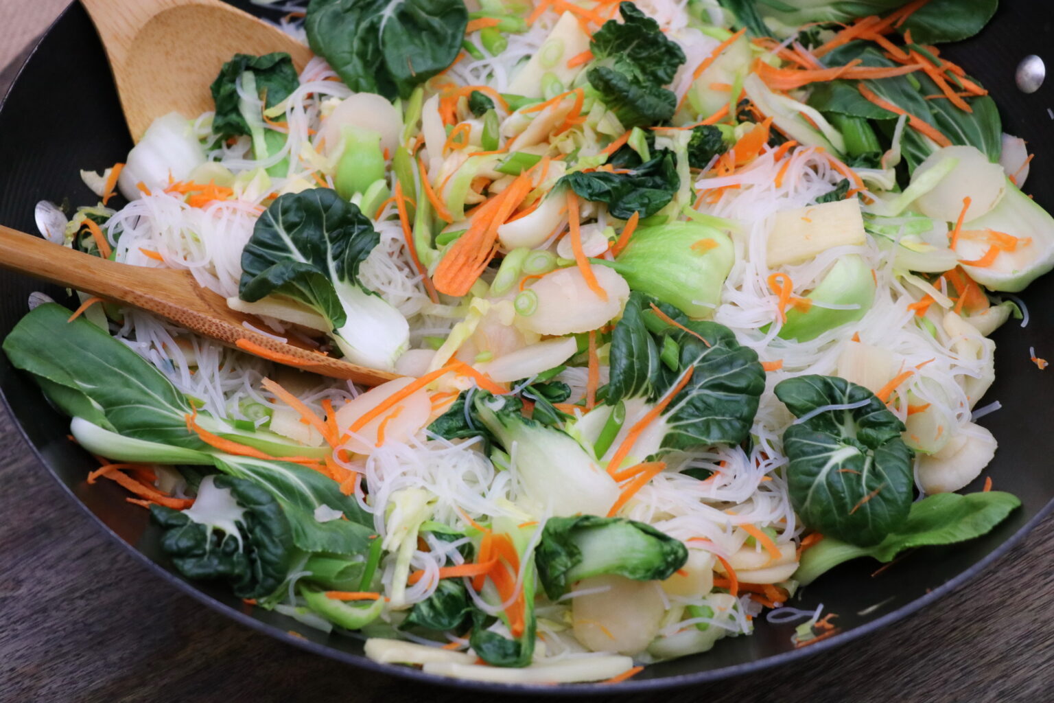 Asian Rice Noodle Vegetable Stir Fry - BaconFatte.com